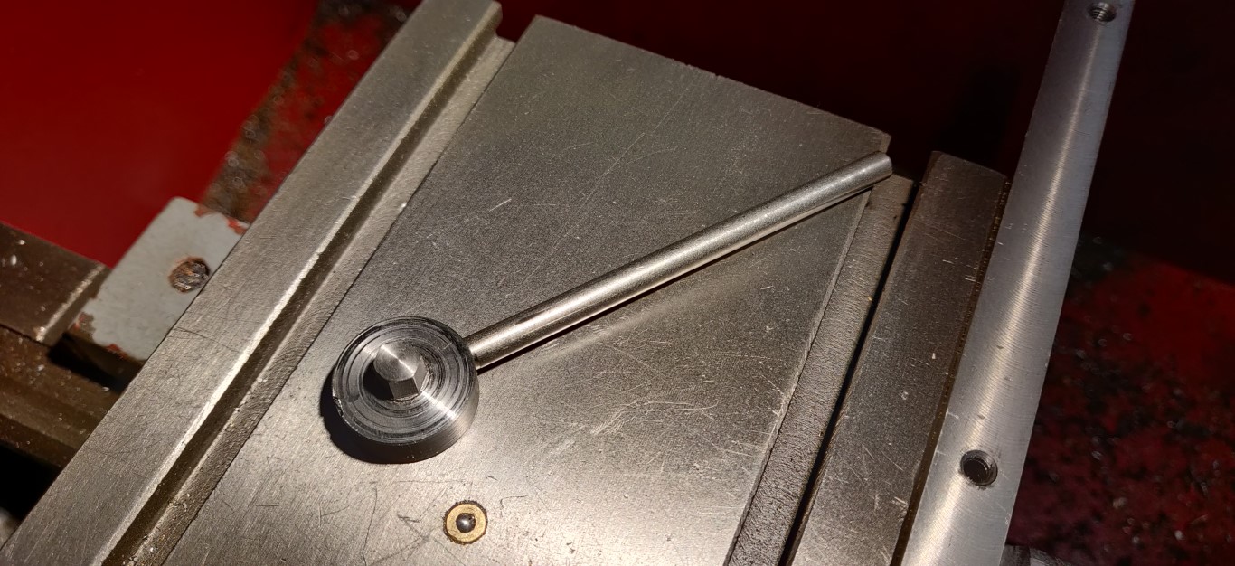 Lathe carriage lock low profile lever