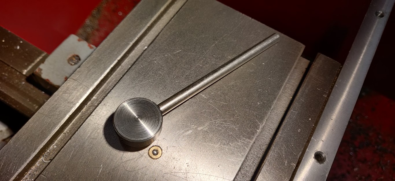 Lathe carriage lock low profile lever