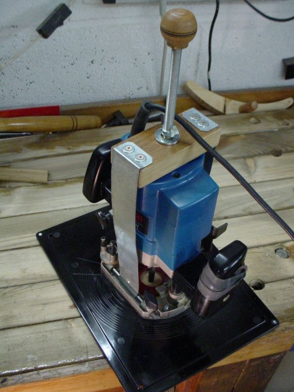 Router table : simple router lift system - HomemadeTools.net