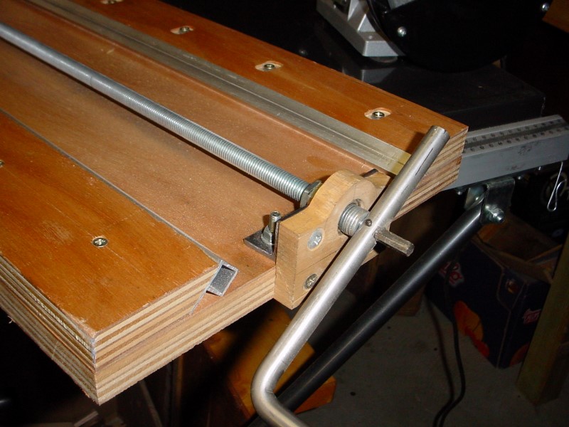 Cross slides grinder support, wooden made - HomemadeTools.net